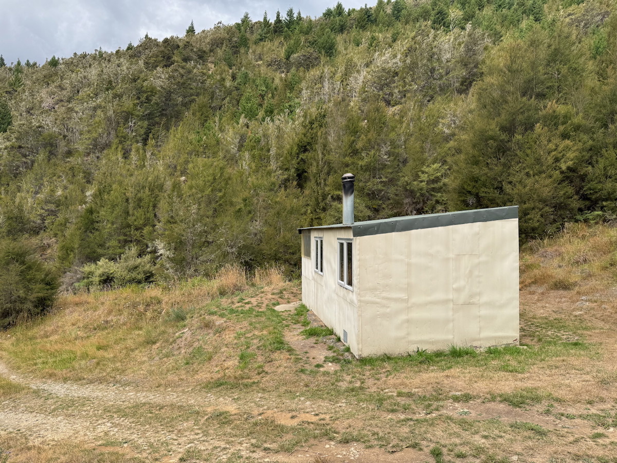Boulder Forks Hut - Overland Navigator by Overland NZ